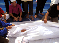 Pengebumian di Malaysia: CARA PENGEBUMIAN JENAZAH